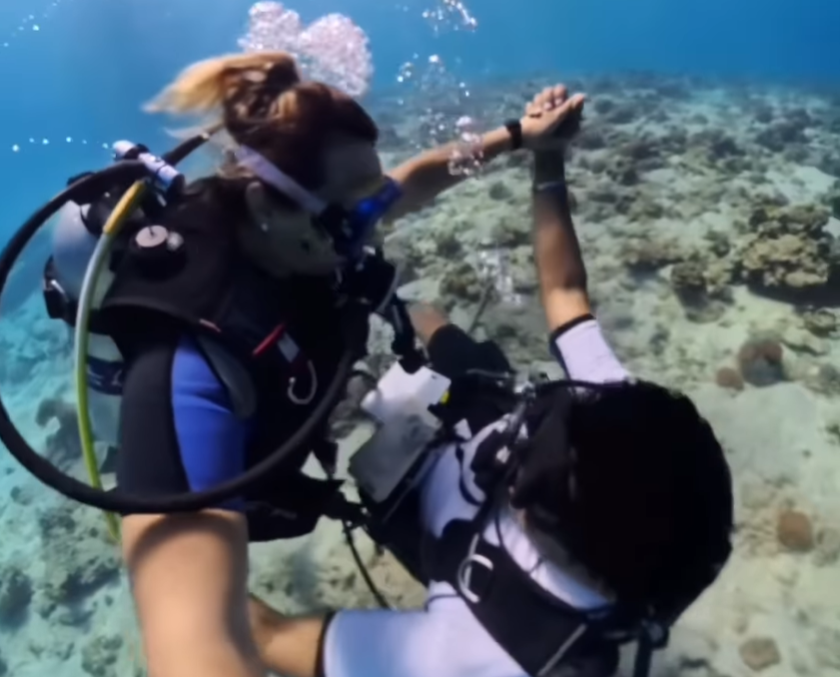 Solo Female Traveler Highlights Safety in Scuba Diving - Pakistan Today