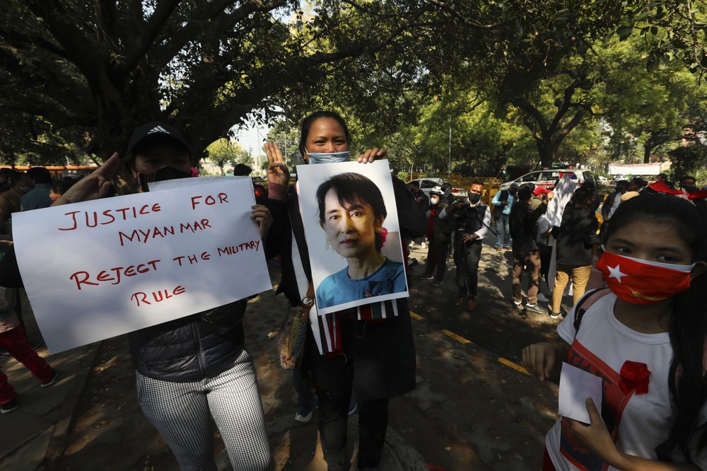 Myanmar junta shuts Twitter and Instagram to curb protests | Pakistan Today