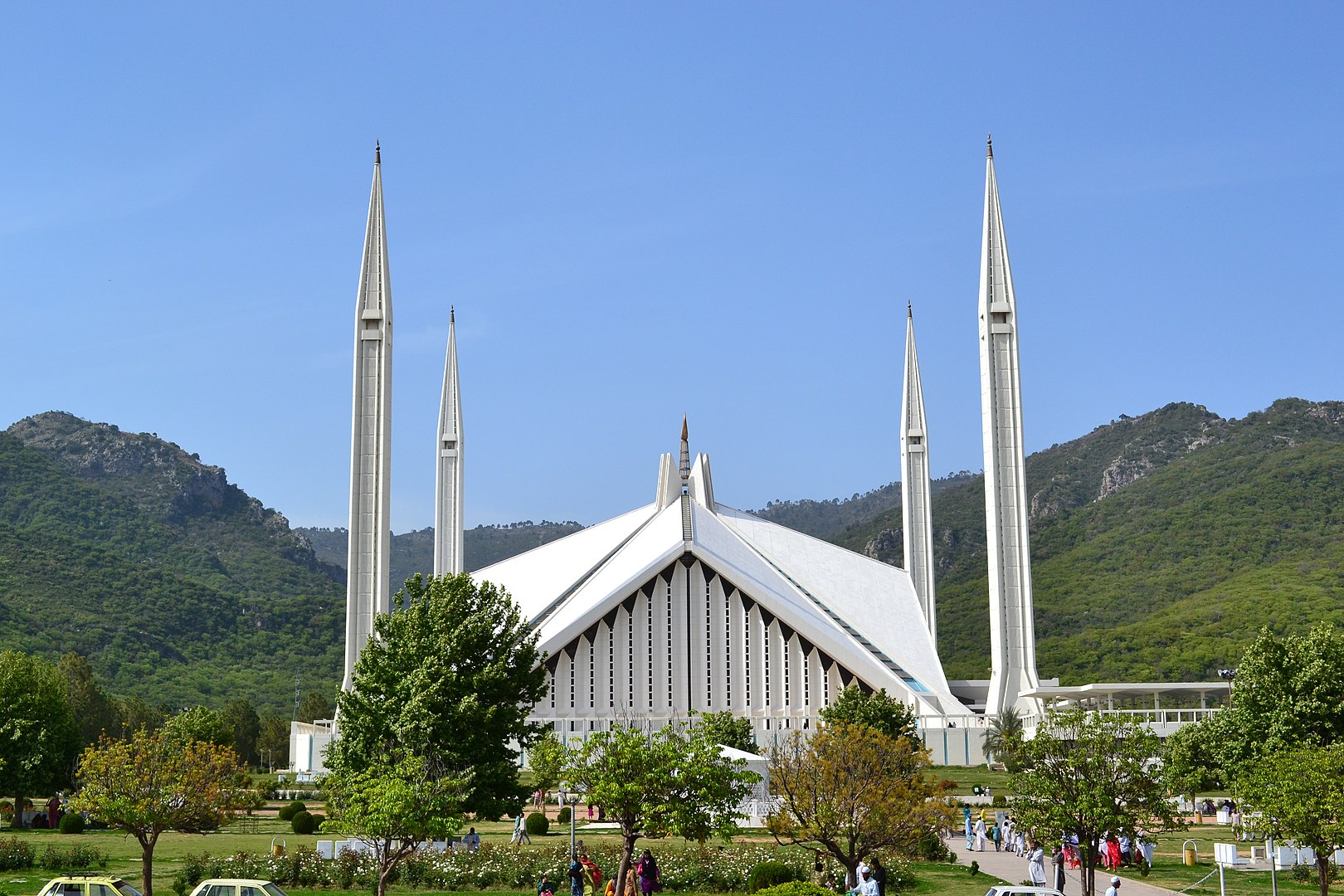 Faisal Mosque reopened for prayers after one day | Pakistan Today