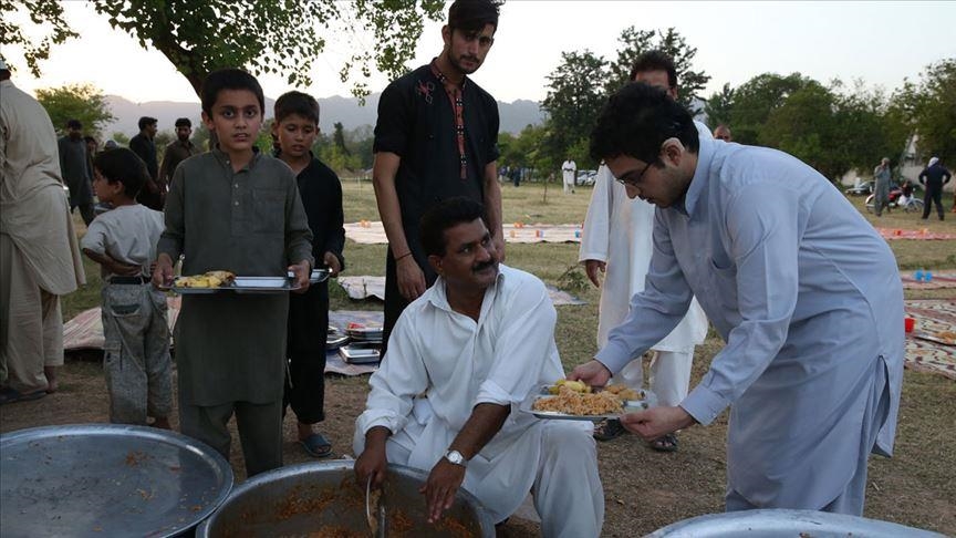 Ramadan charity helps Pakistan’s poor | Pakistan Today