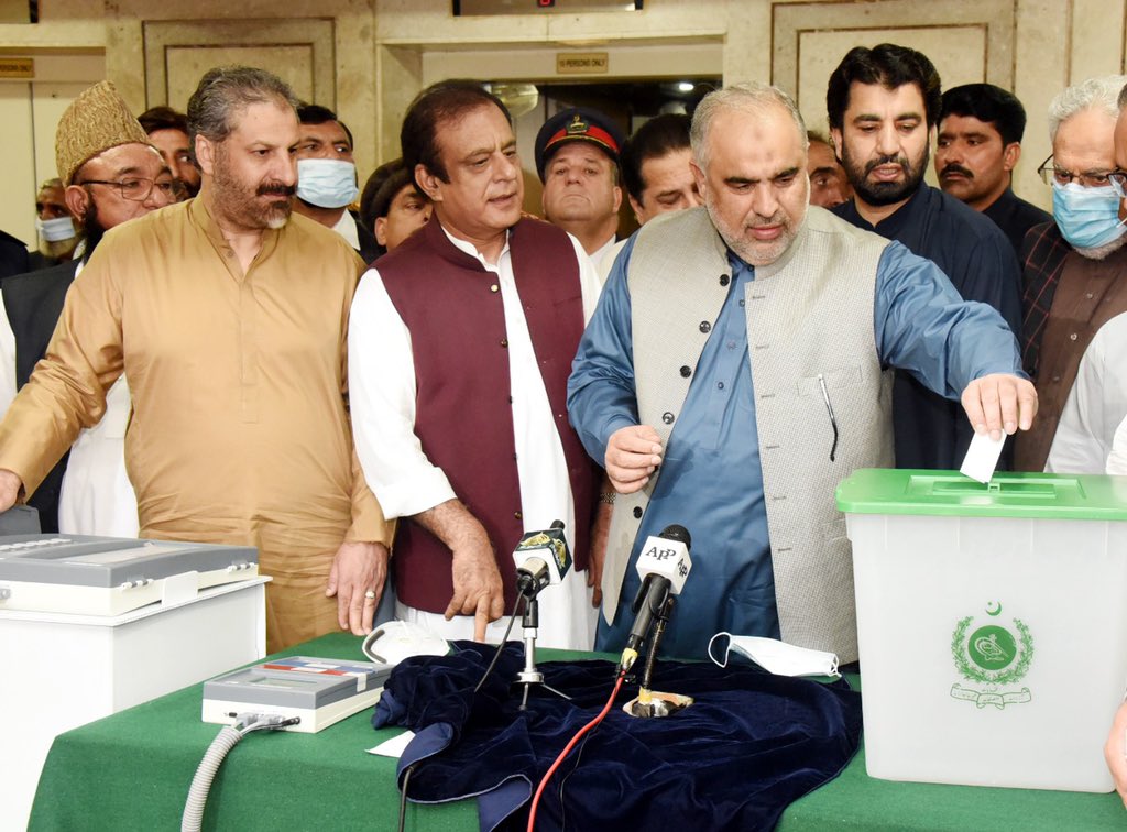 Electronic voting only way to prevent vote fraud: Faraz | Pakistan Today