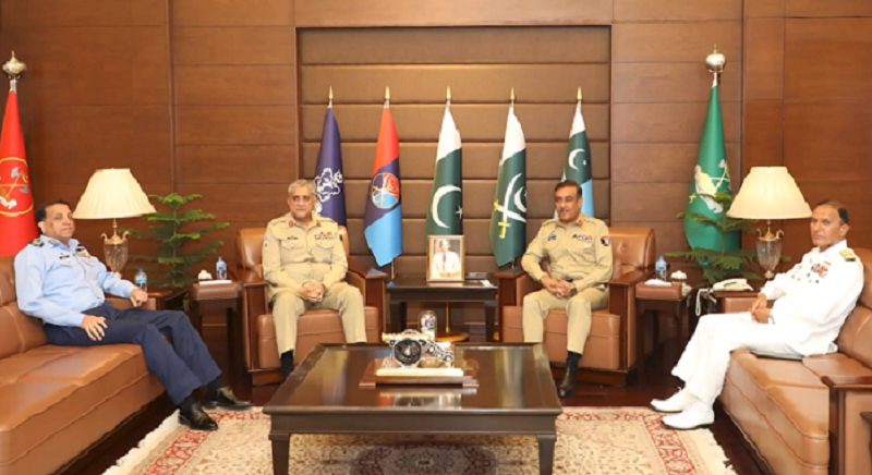 Armed forces’ chiefs review security situation | Pakistan Today