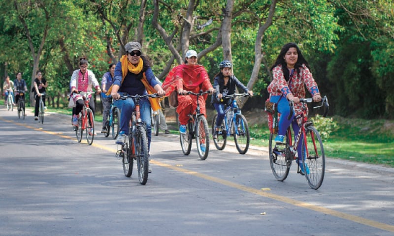 Longest cycling race held in Karachi | Pakistan Today