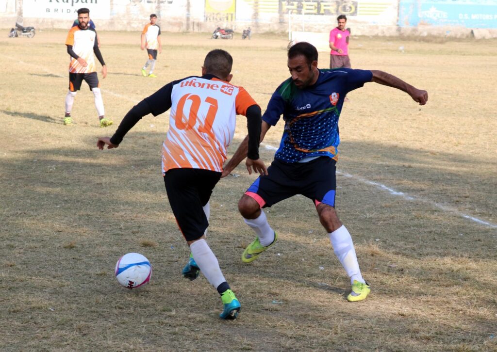 Pakistan Veteran Football League begins | Pakistan Today