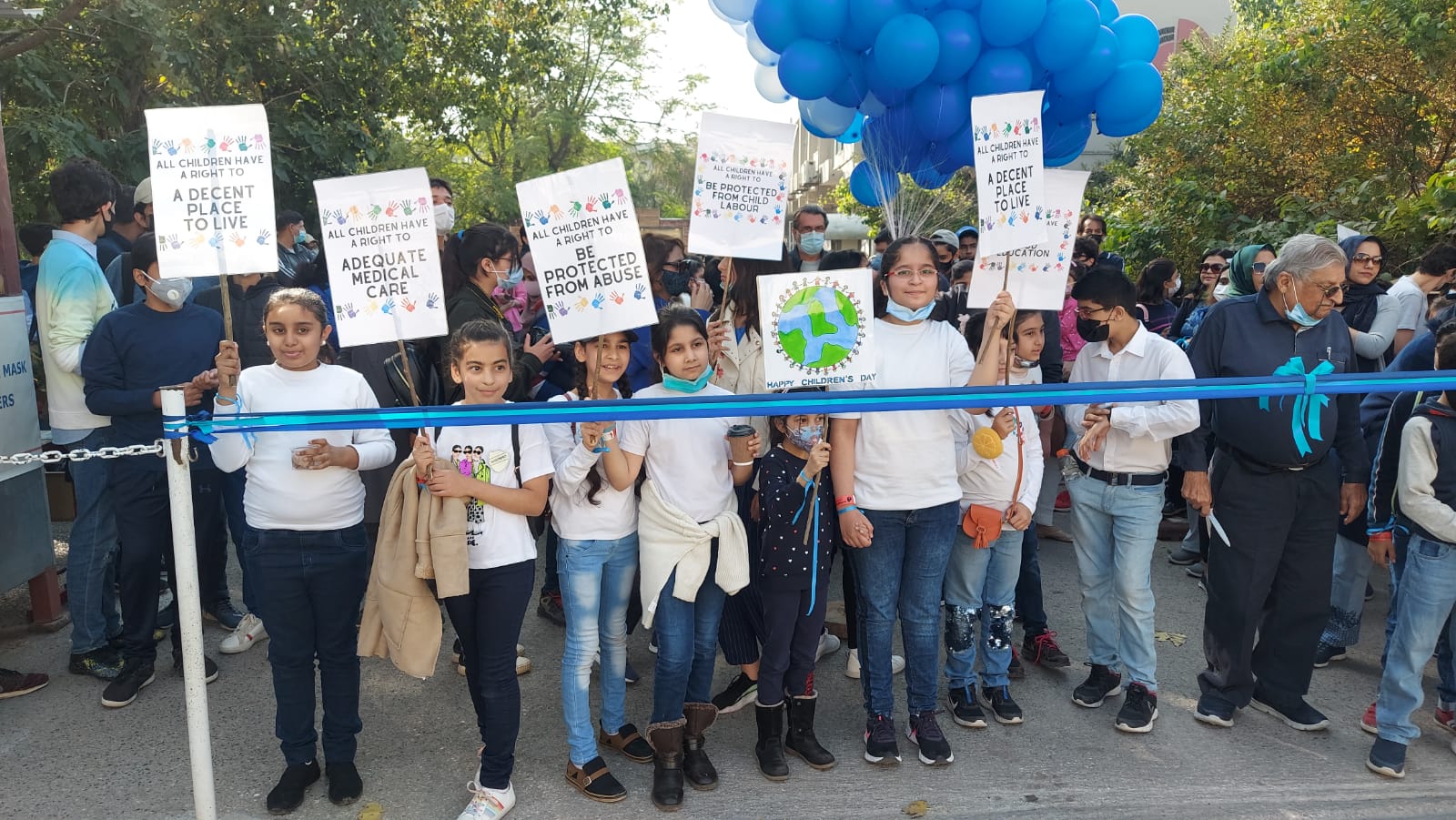 Students observe Children’s Day by donating gifts to orphans | Pakistan ...