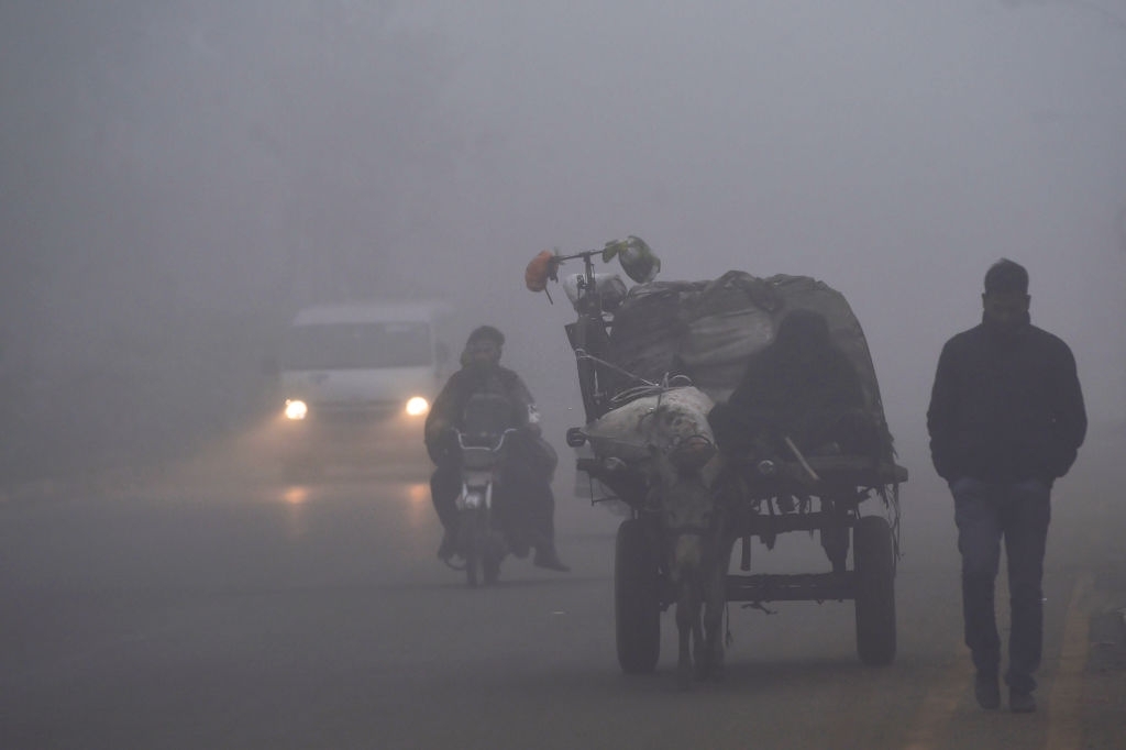 Karachi records coldest morning of the winter season | Pakistan Today