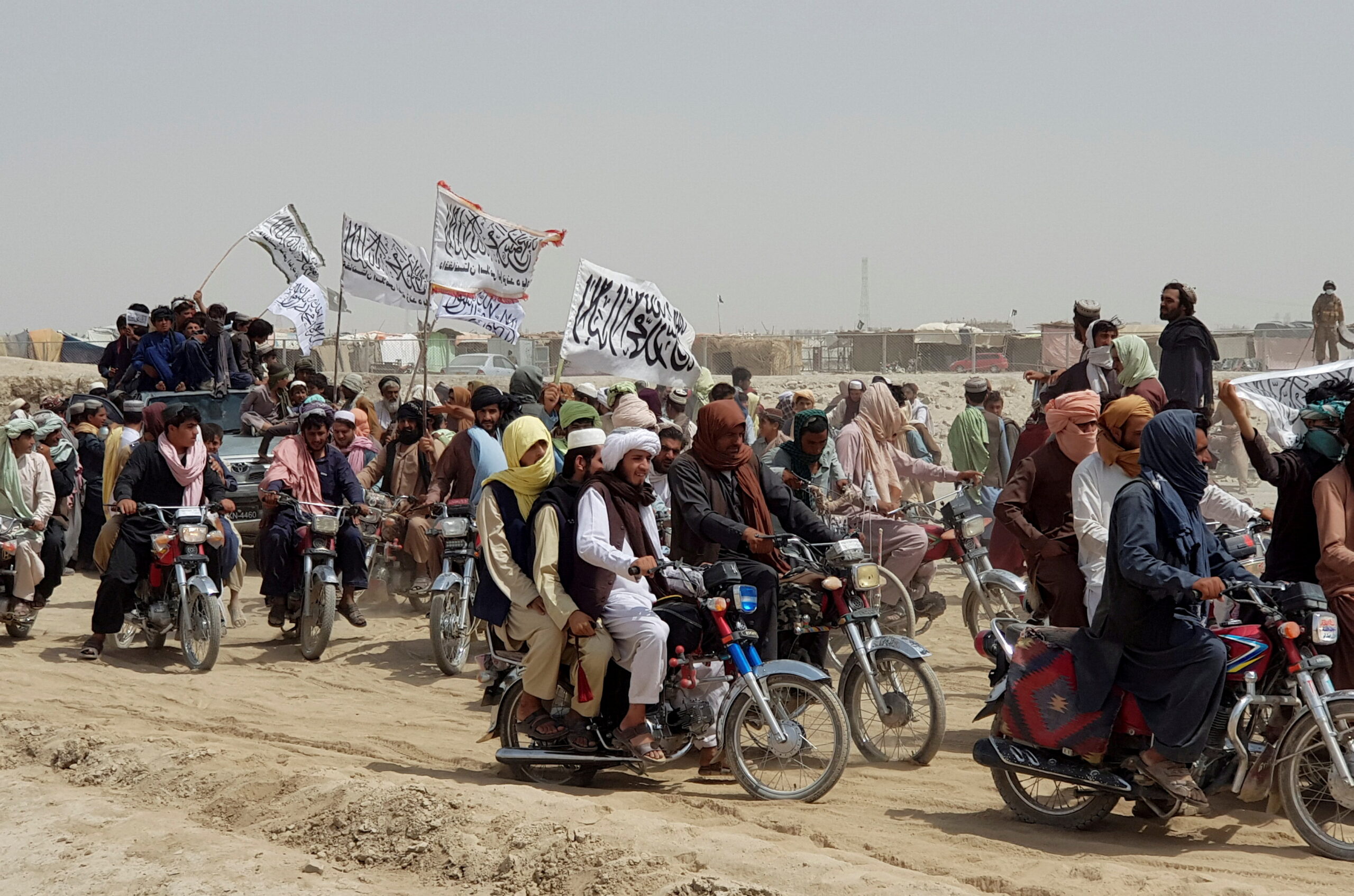 People on vehicles gather near Friendship Gate crossing on Pakistan ...