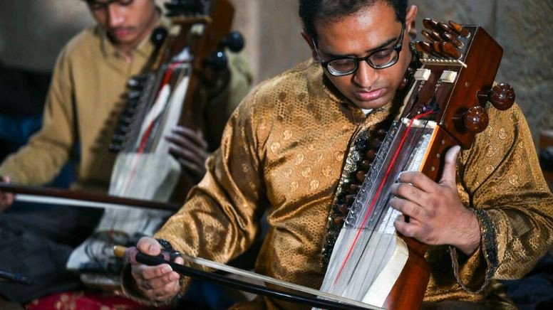 Sound of Mughal-era sarangi instrument fading away in Pakistan ...