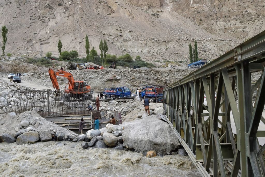 Kaghan-Naran road closes after glacier melts | Pakistan Today