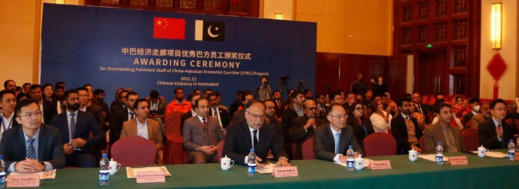 Chinese embassy distributes awards among Pakistani staff working at ...