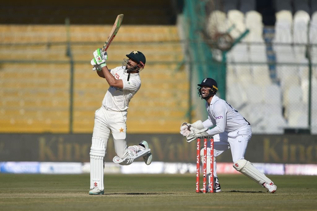 Pakistan bats first as 18-year-old Ahmed debuts for England | Pakistan ...