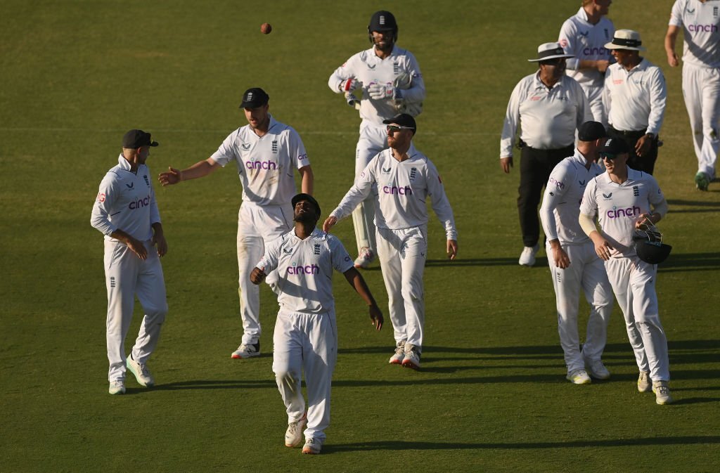 Karachi Kings replace injured Hamza with fast bowler Akif Javed ...