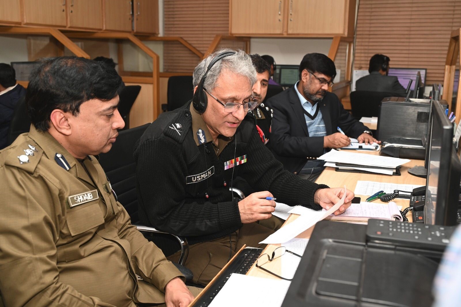 Heads roll as IGP listens to citizens in Complaint Cell 1787 | Pakistan Today