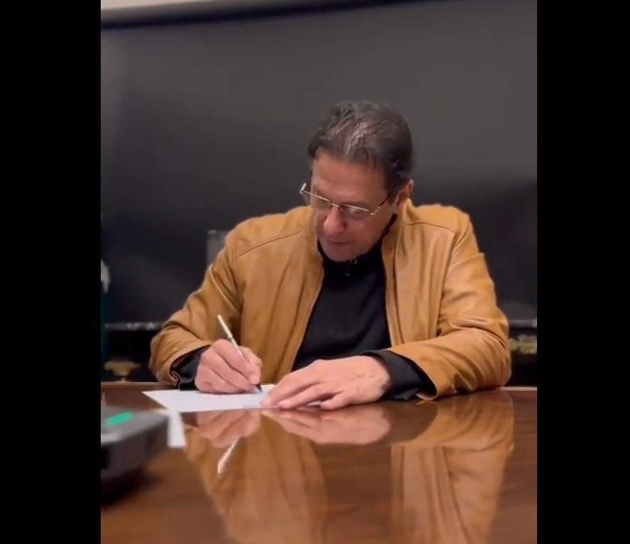 Imran slams ‘imported govt’ for treating Fawad like terrorist ...