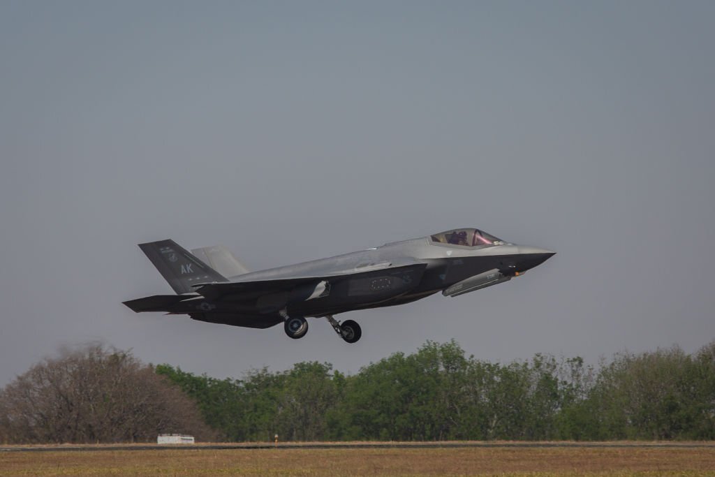 US tries to woo India away from Russia with display of F-35s, bombers ...