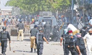 ‘Lyari gang war operative’ arrested in police encounter | Pakistan Today