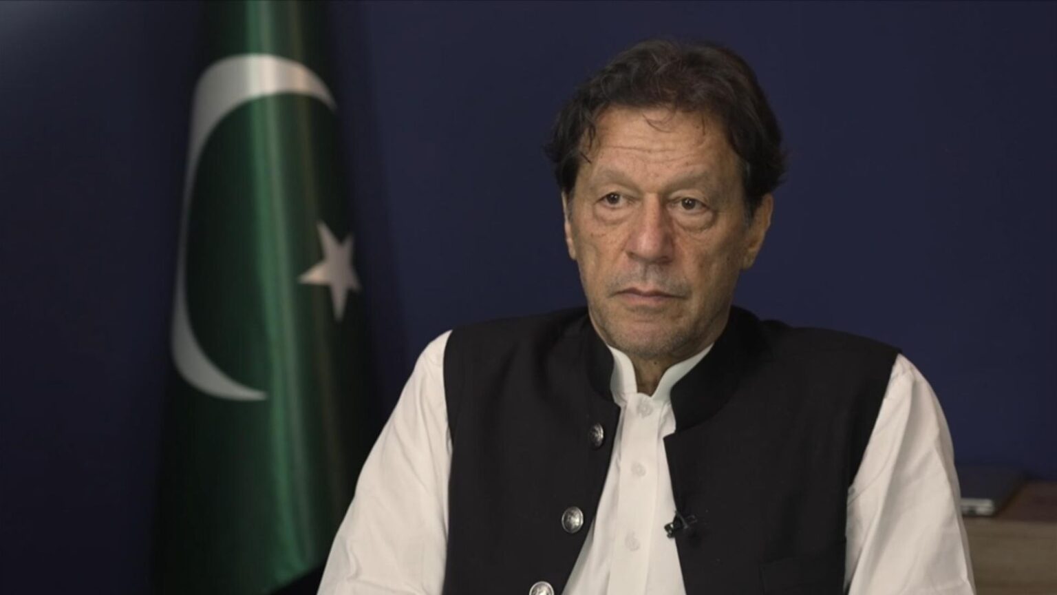 Unfazed Imran warns democracy in Pakistan is ‘hanging by a thread ...