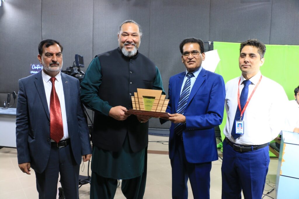 US diplomat ‘impressed’ by UoG progress | Pakistan Today