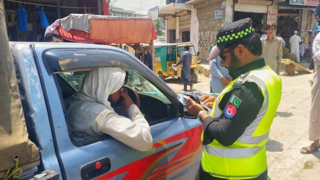 KP Traffic Police Dept sets ambitious fine collection target | Pakistan ...