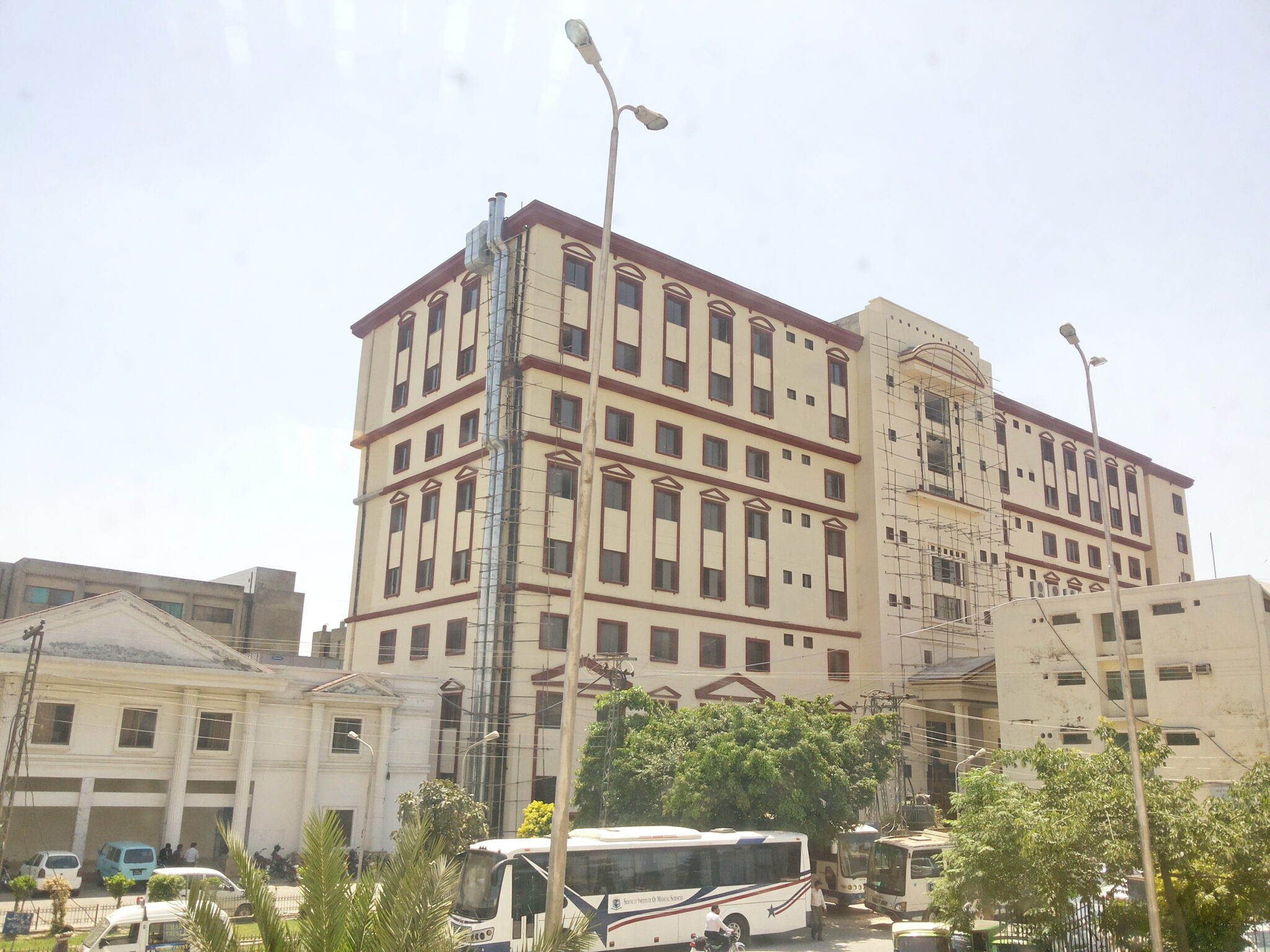 Punjab authorities survey dangerous buildings in Lahore’s Walled City ...