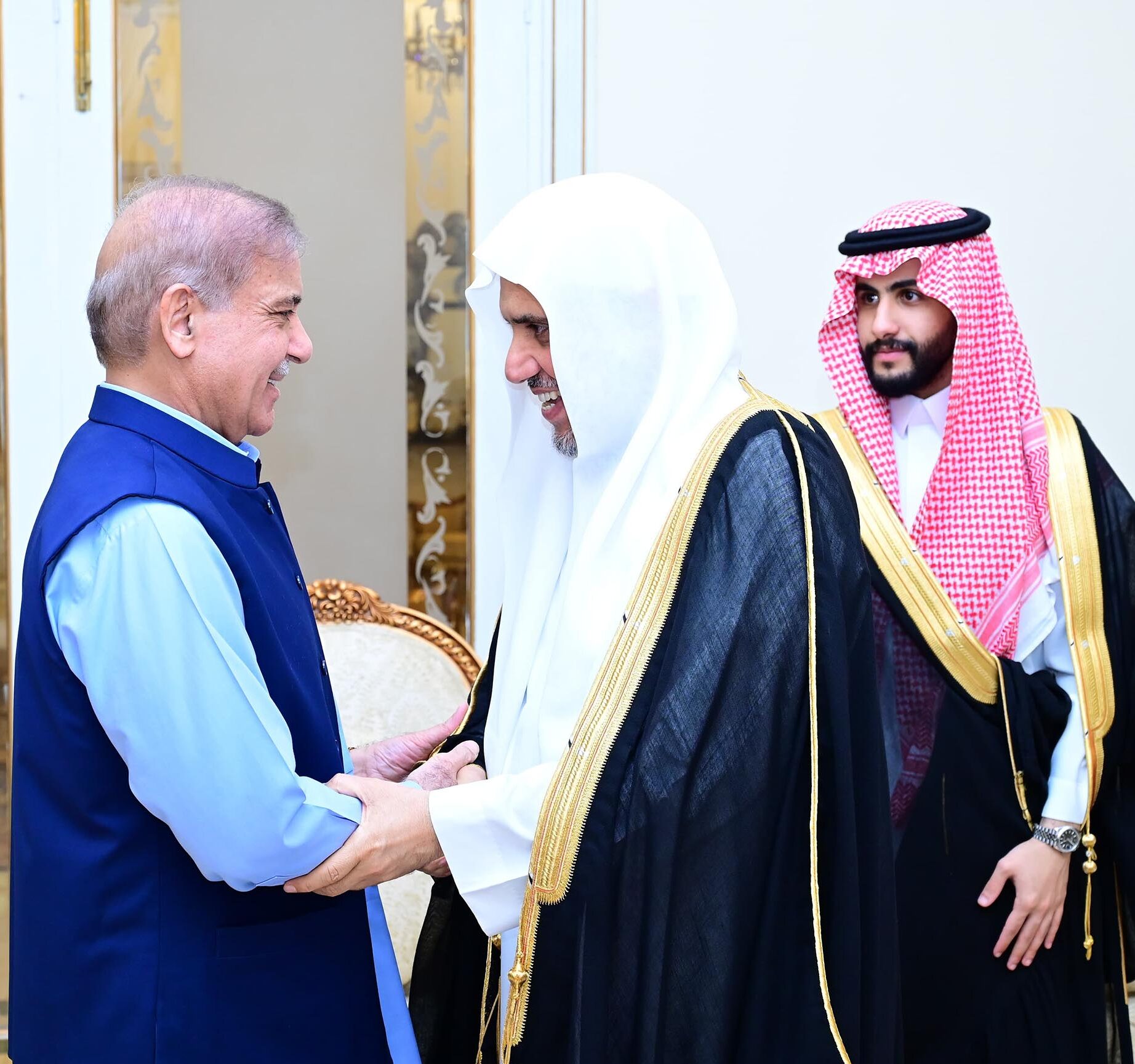 PM, Secretary General Muslim World League discuss matters related to Muslim Ummah | Pakistan Today