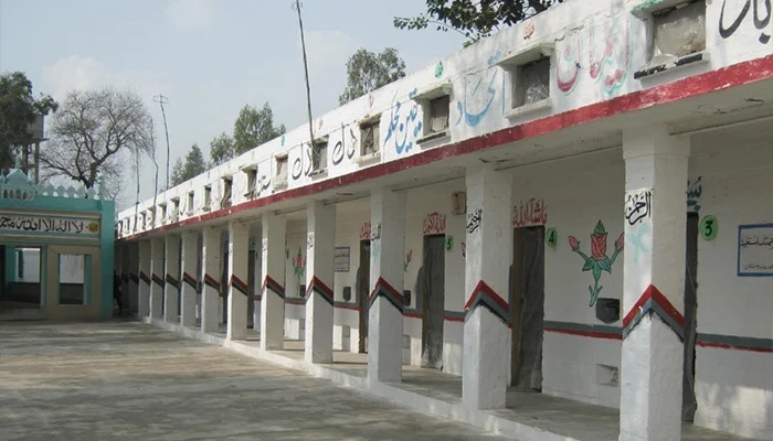 Beggar mafia chiefs to be kept in special barracks in Punjab jails ...