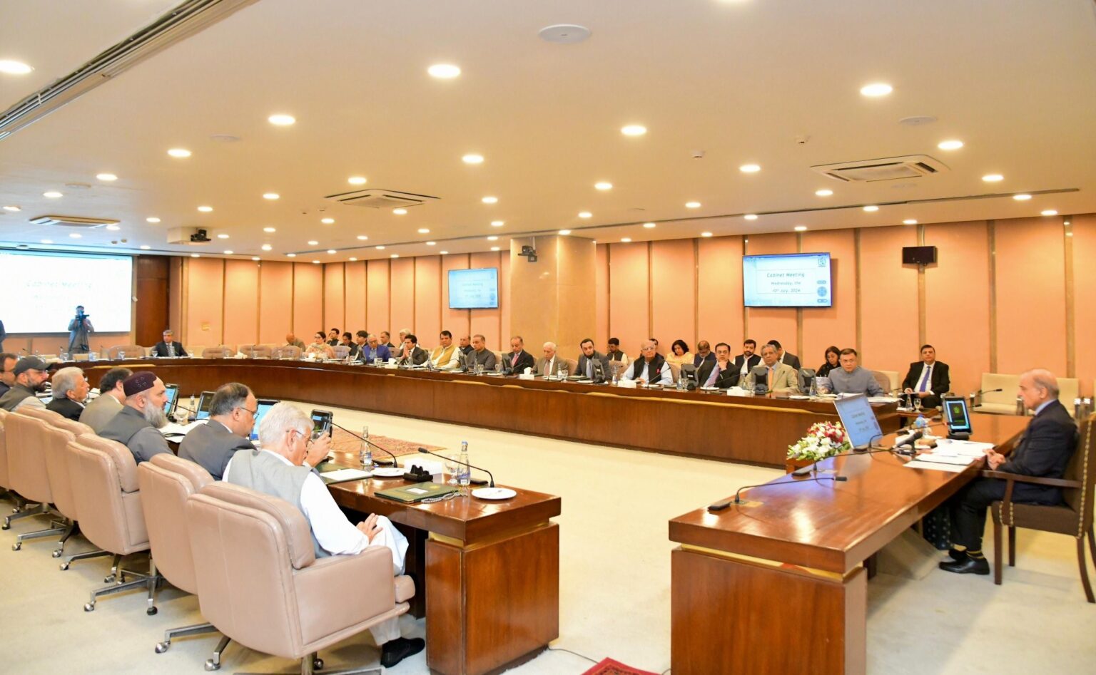 Federal Cabinet thumbs up to plan for Pak-PWD abolition, PIDC, AFMC ...