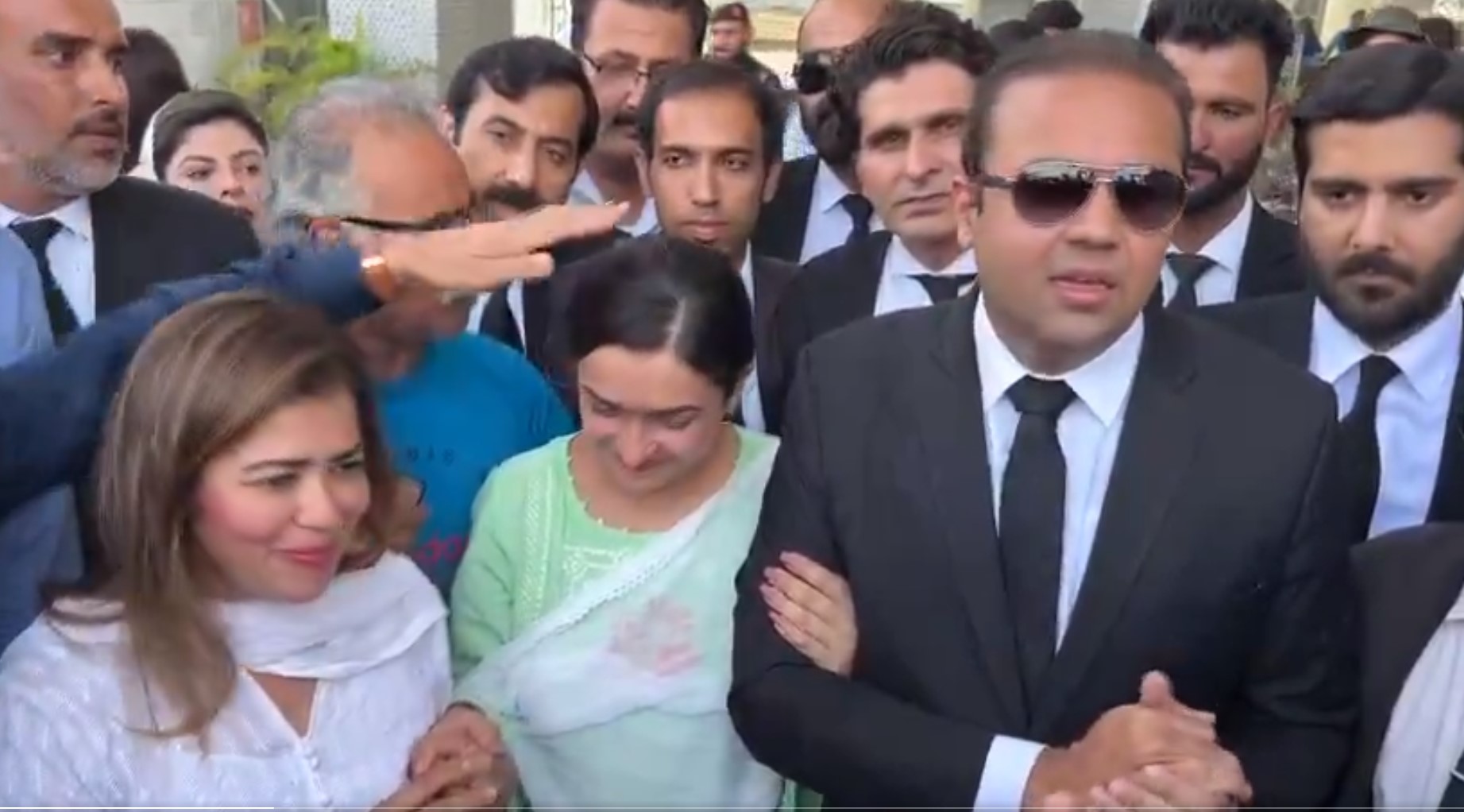 IHC suspends arrest of Sanam Javed, allows return home despite transit ...