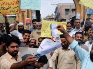 Traders stage strike against expanded FBR powers | Pakistan Today
