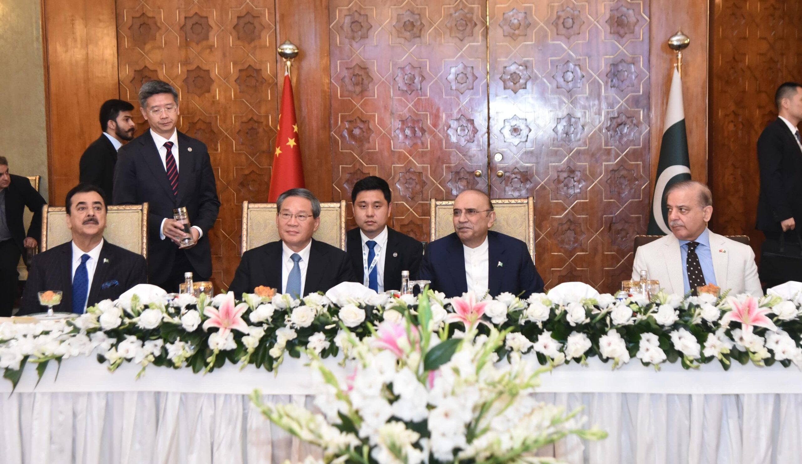 Pakistan and China vow to deepen strategic ties, boost CPEC projects ...