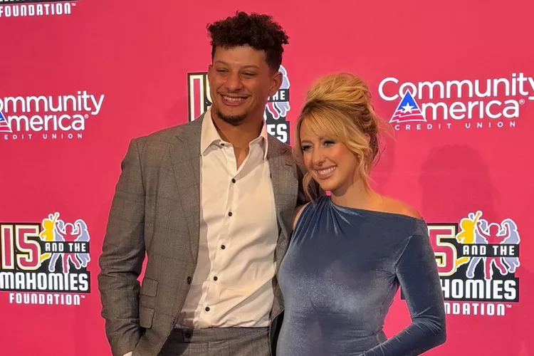 Pregnant Brittany Mahomes stuns in velvet gown with Patrick at charity ...