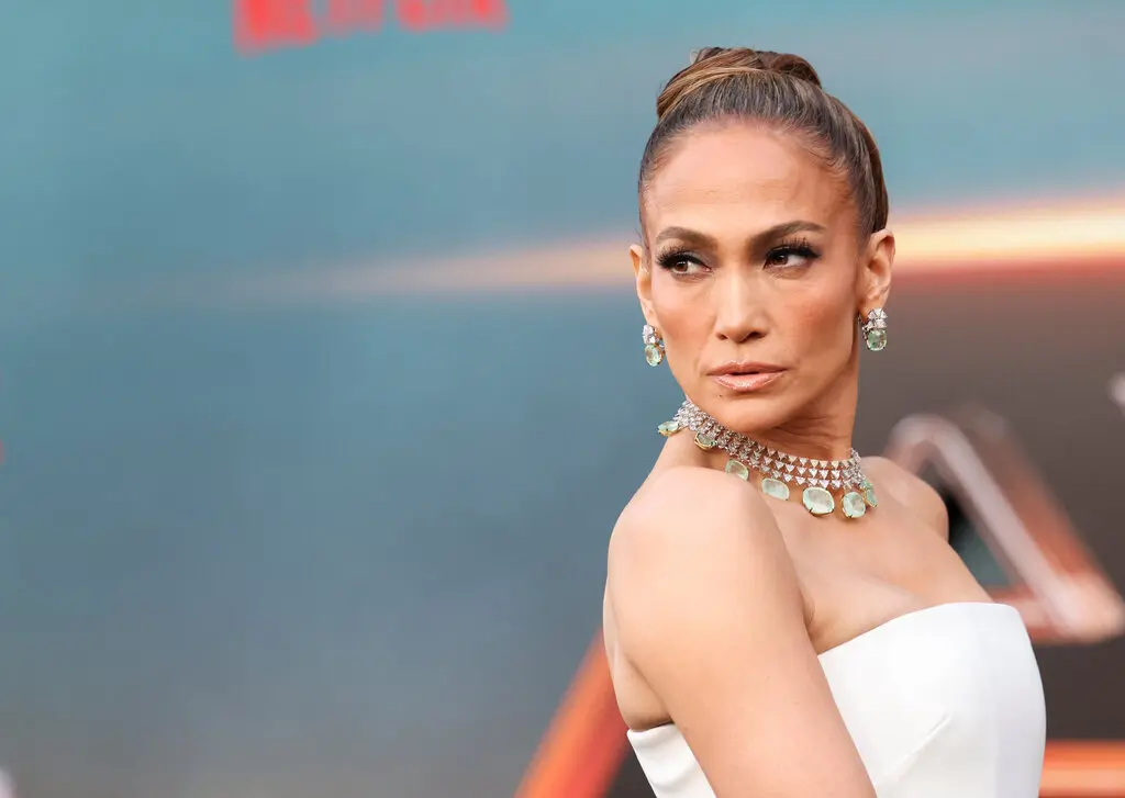 Jennifer Lopez’s Holiday Gift Sets Bring Back Her Iconic Bling Cup and Glow Essentials ...