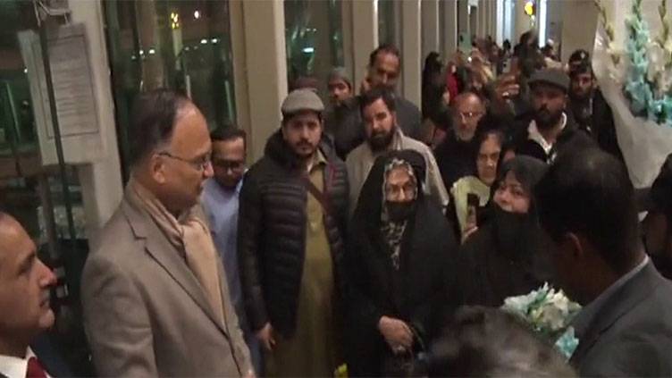 318 Pakistanis evacuated from war-torn Syria | Pakistan Today