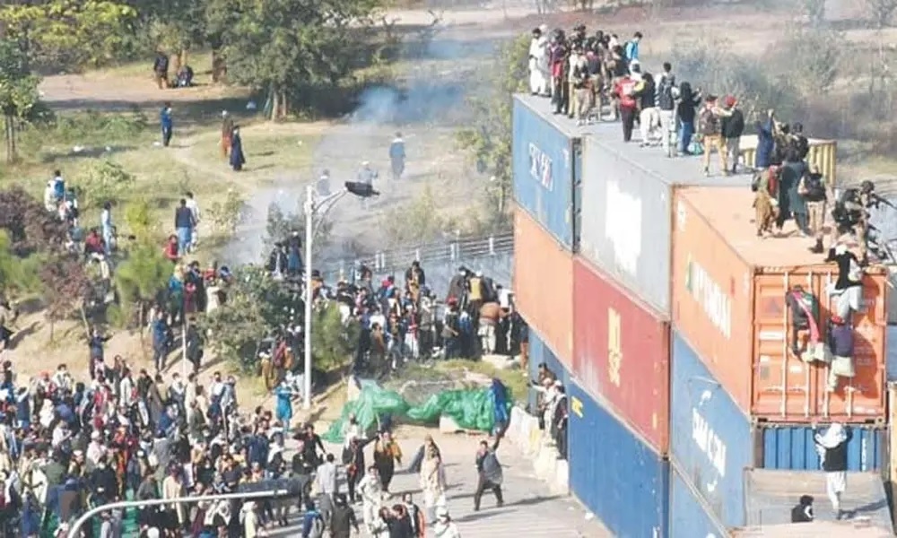 Court grants bail to 153 PTI workers in D-Chowk protests case ...