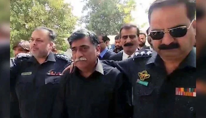 MQM-H chief granted bail in dumper arson case | Pakistan Today