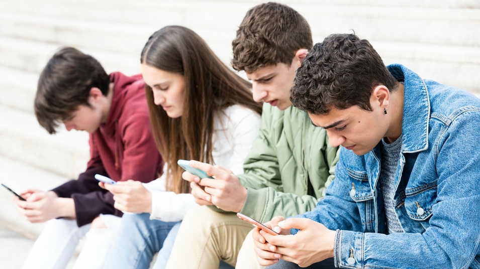 The impact of social media platforms on youth | Pakistan Today