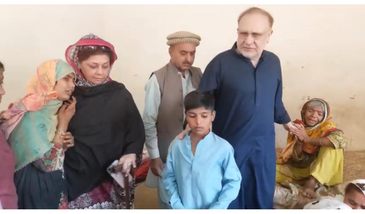 Senator Durrani visits families of labourers martyred in Iran ...