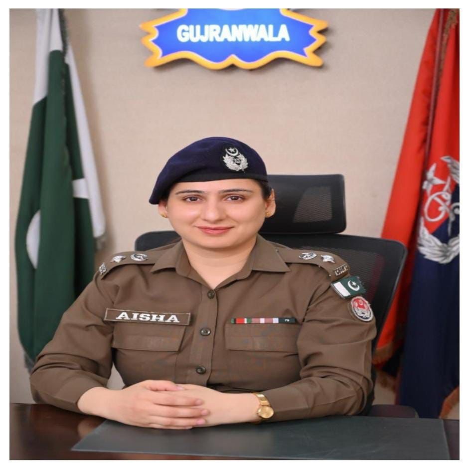 Punjab Police officer Aisha Butt receives global recognition with IAWP award | Pakistan Today