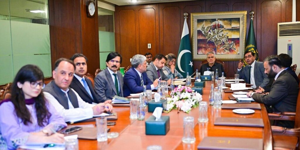 Dar asks PIA to liaise with MoFA for smooth evacuation of Pakistanis ...
