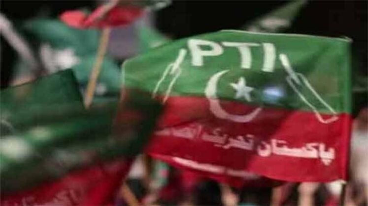 Four PTI workers arrested from outside Islamabad court | Pakistan Today
