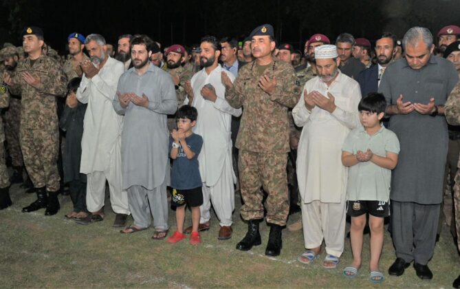 COAS, top officials attend funeral prayer of Major Moiz Abbas Shah in ...