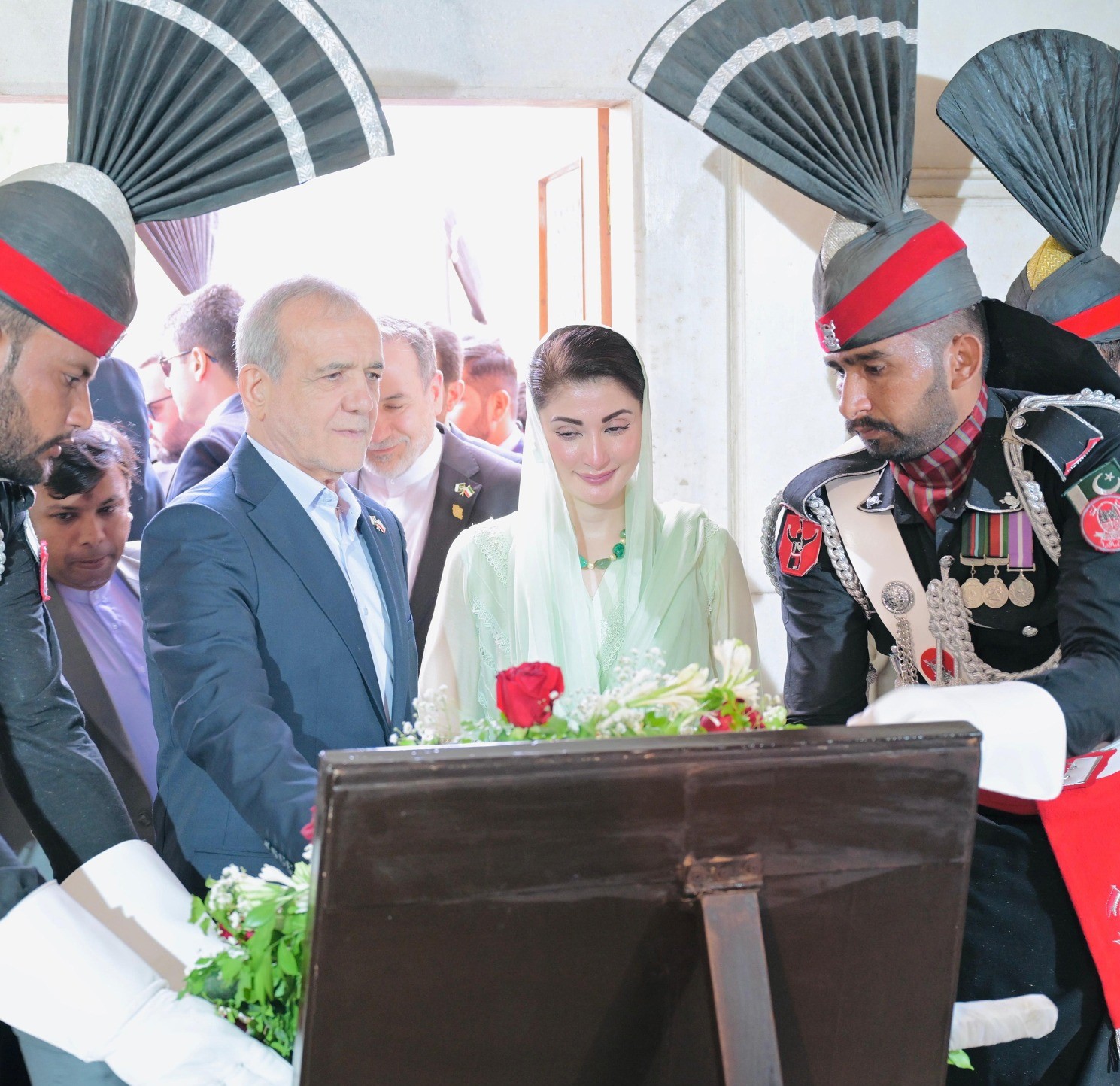 Nawaz Sharif, CM Maryam accord warm welcome to Iranian President | Pakistan Today