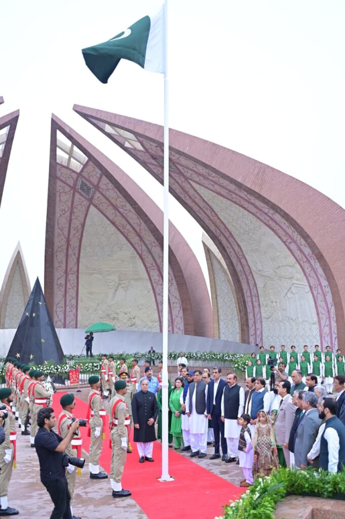 Civil, military leaders urge unity, justice and resilience as Pakistan ...